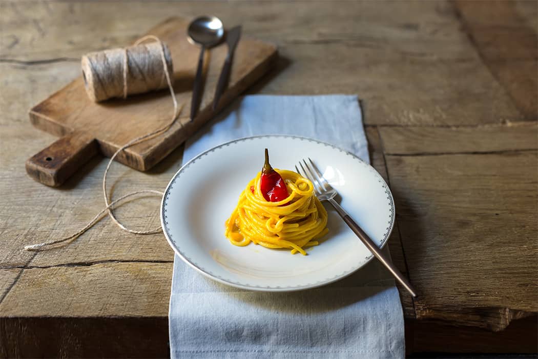 Spaghetti con crema di peperoni e peperoncino piccante - Sonia Paladini ...